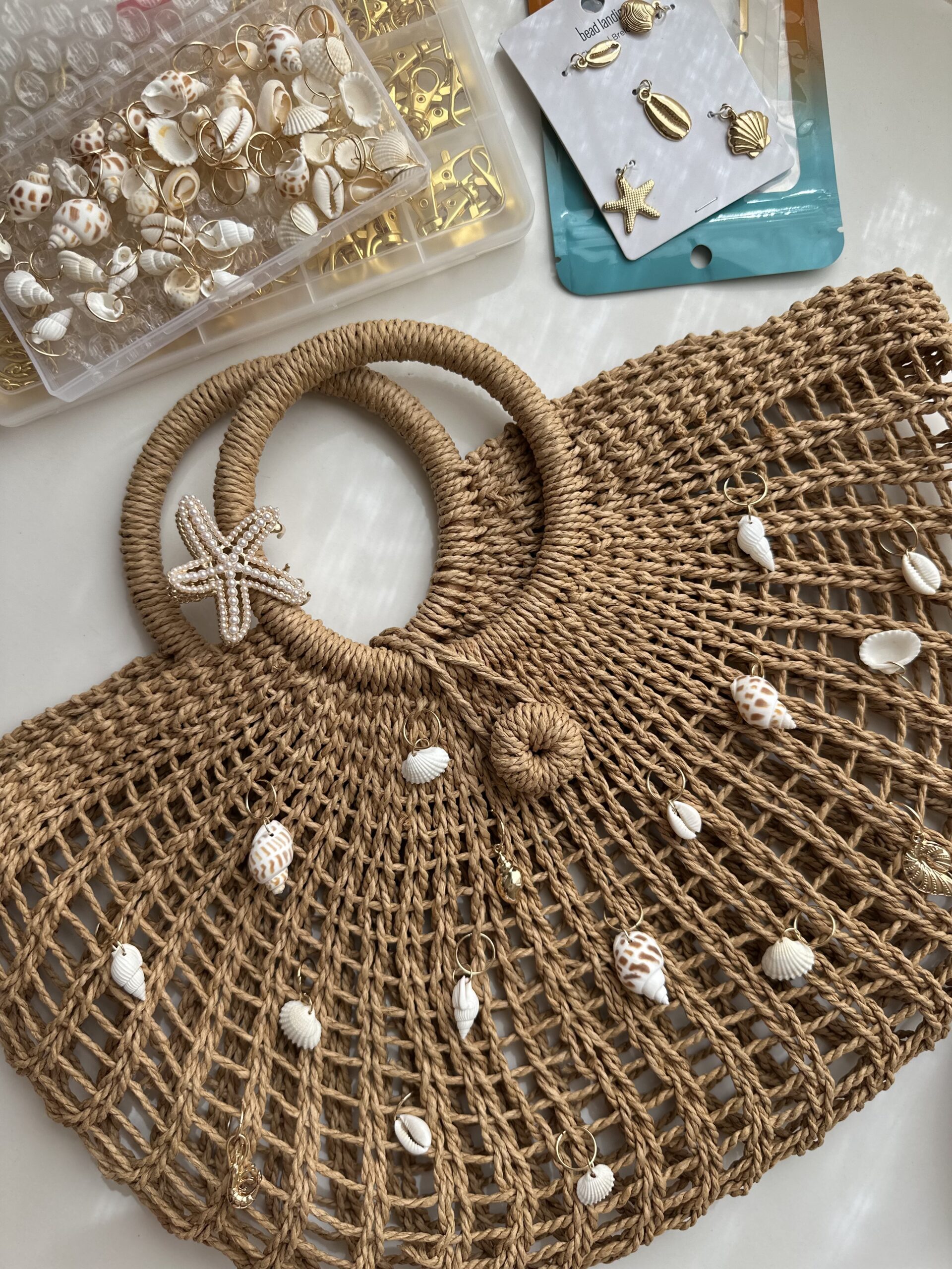 the stylish housewife » Blog Archive DIY Shell Beach Bag - the stylish ...